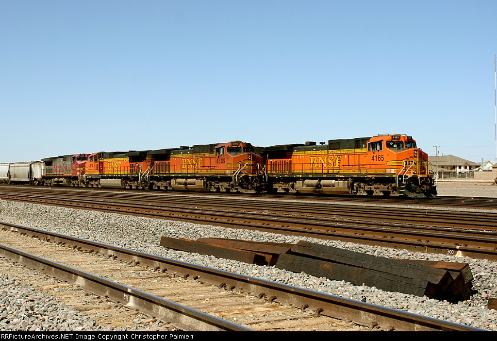 BNSF 4809 and BNSF 4165